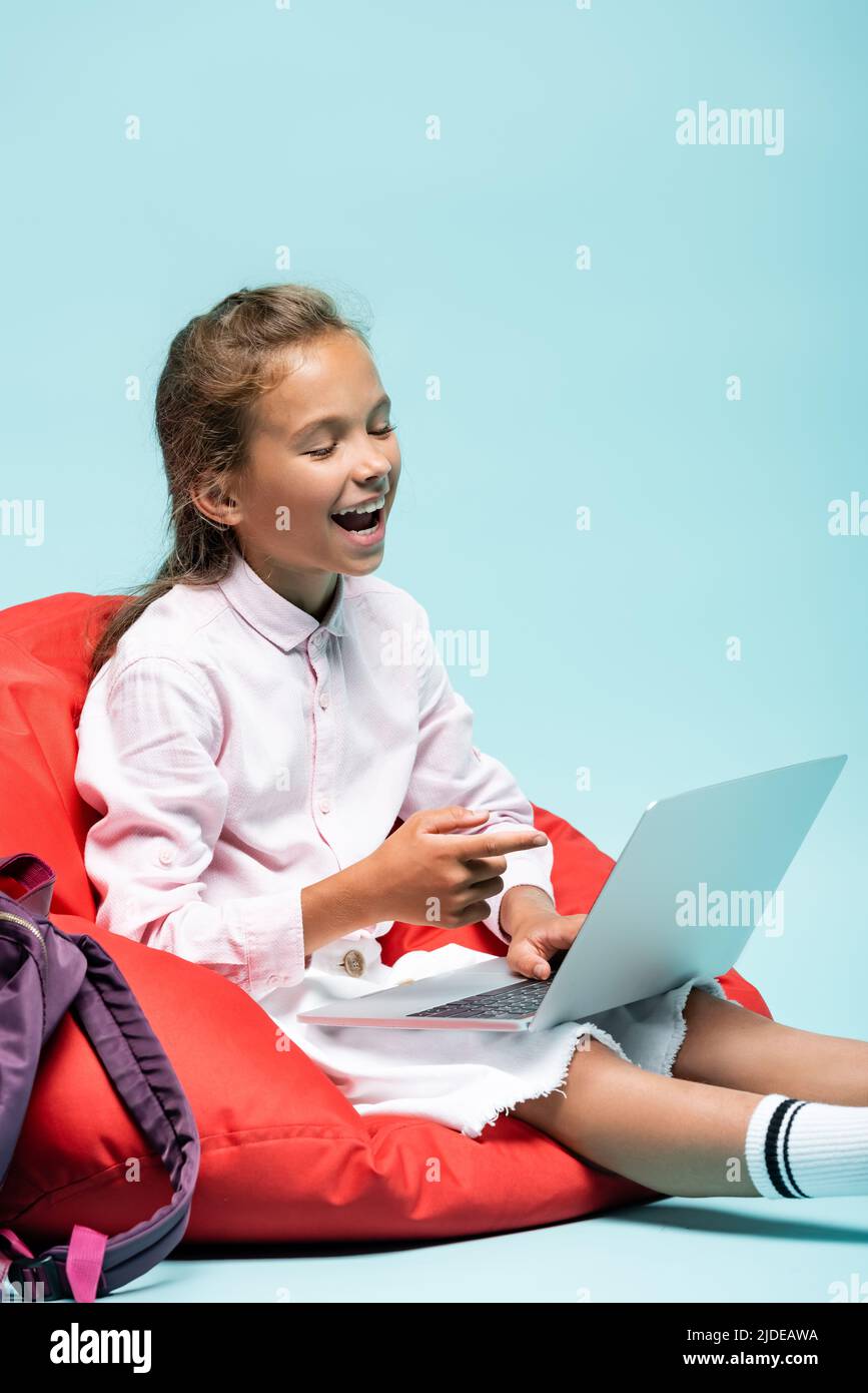 Kids laughing computer hi-res stock photography and images - Alamy