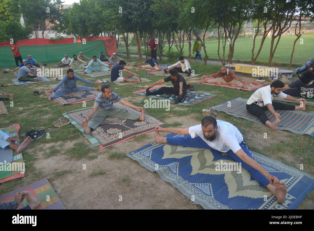 Lahore, Pakistan. 20th June, 2022. Pakistani people performing yoga ...