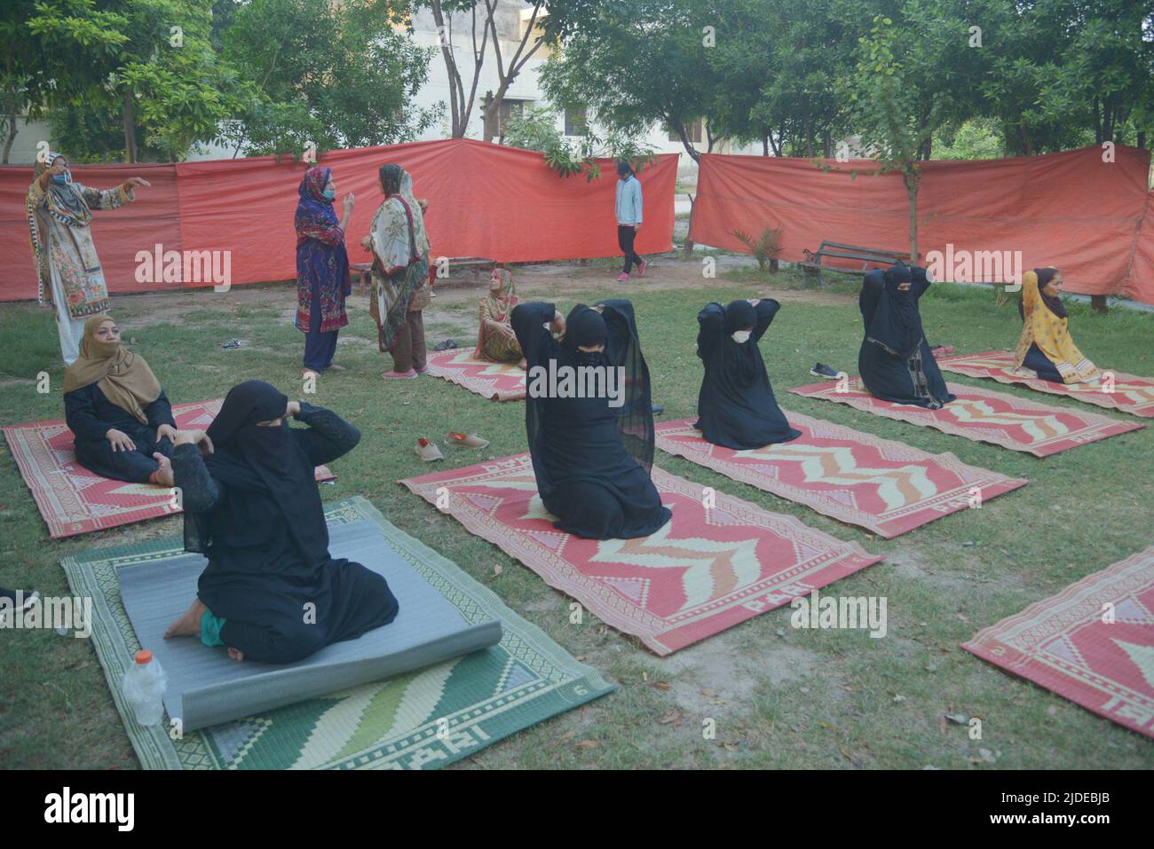 Lahore, Pakistan. 20th June, 2022. Pakistani people performing yoga ...