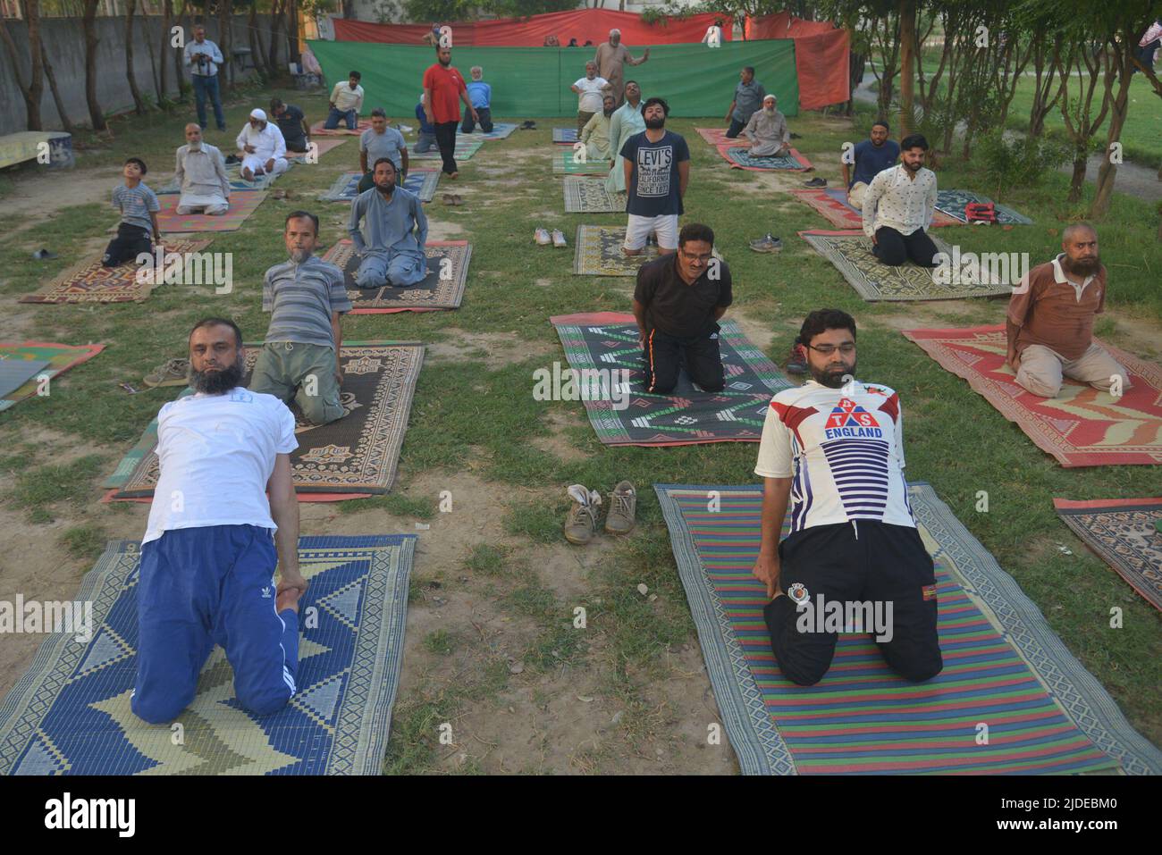 Lahore, Pakistan. 20th June, 2022. Pakistani people performing yoga ...