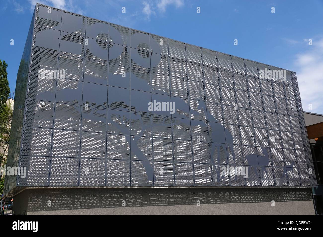 Kiev, Ukraine July 6, 2021: Entrance to the zoo in the center of Kiev ...