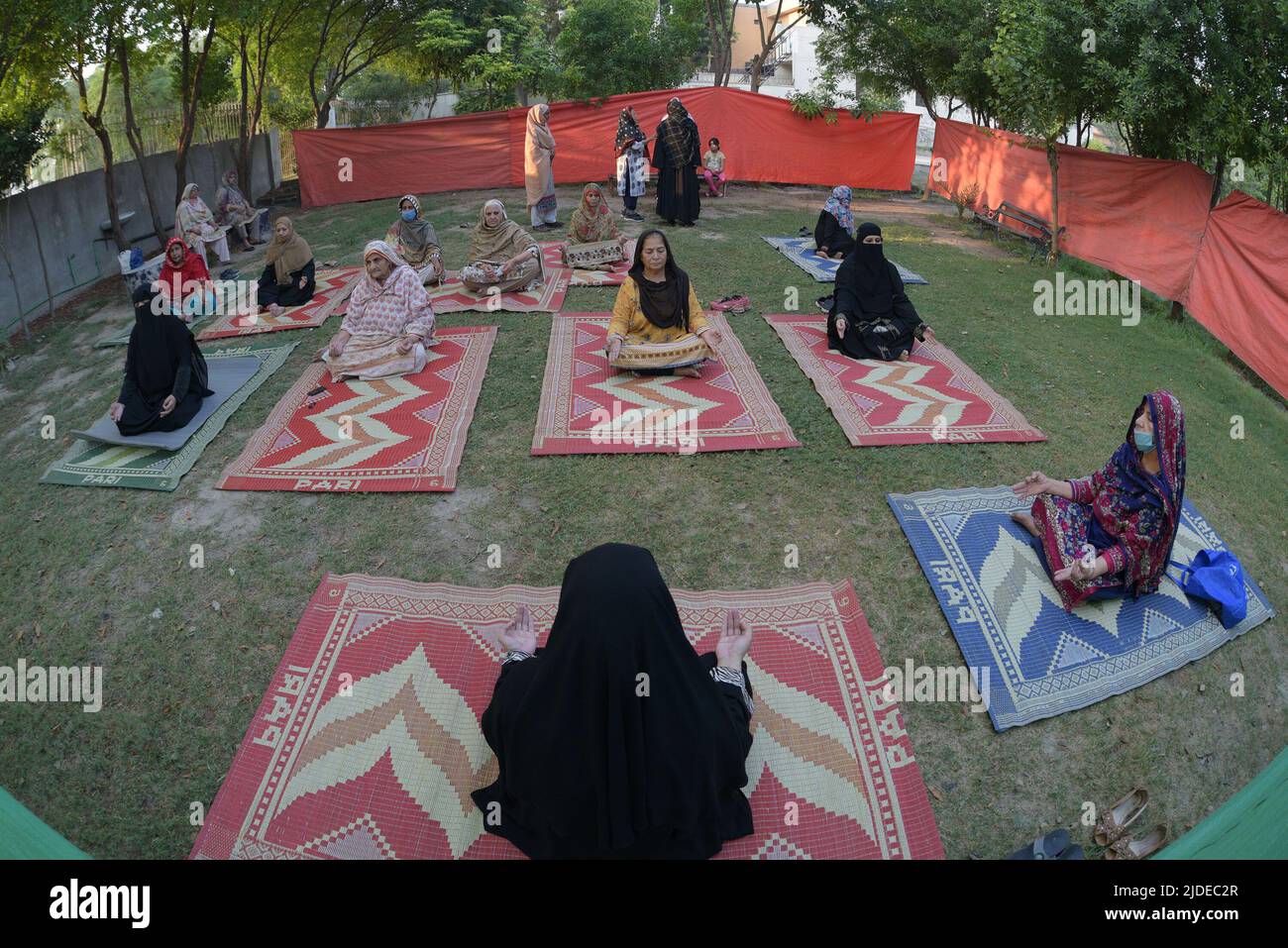 Lahore, Pakistan. 20th June, 2022. Pakistani people performing yoga ...