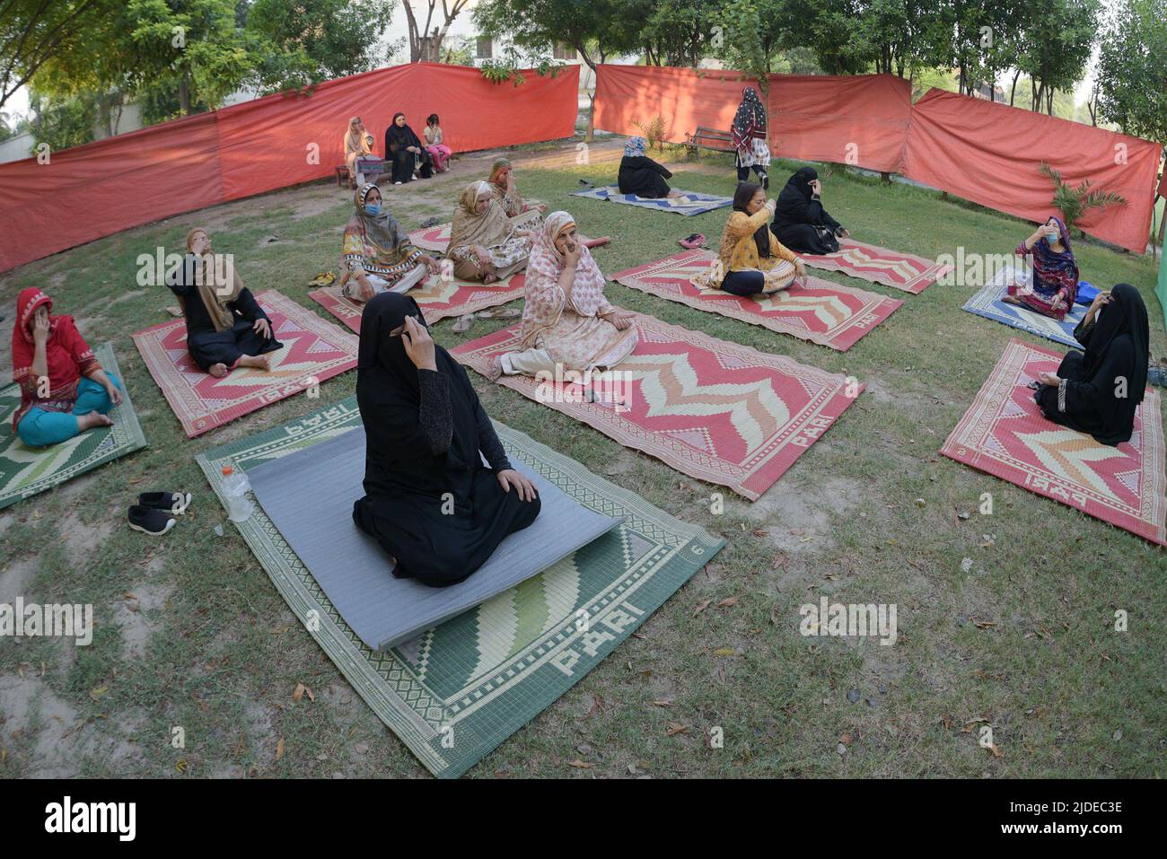 Lahore, Pakistan. 20th June, 2022. Pakistani people performing yoga ...