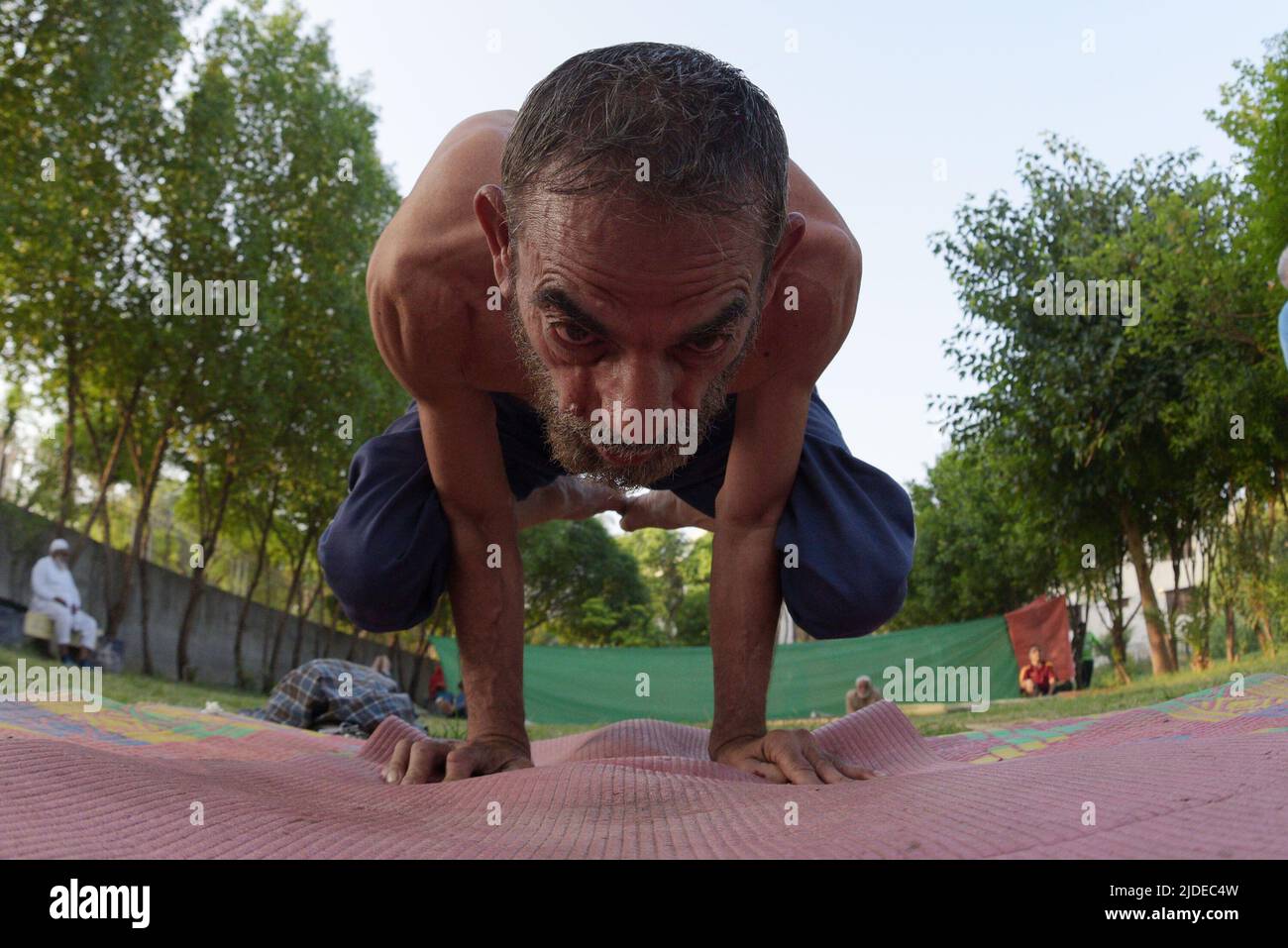 Lahore, Pakistan. 20th June, 2022. Pakistani people performing yoga ...