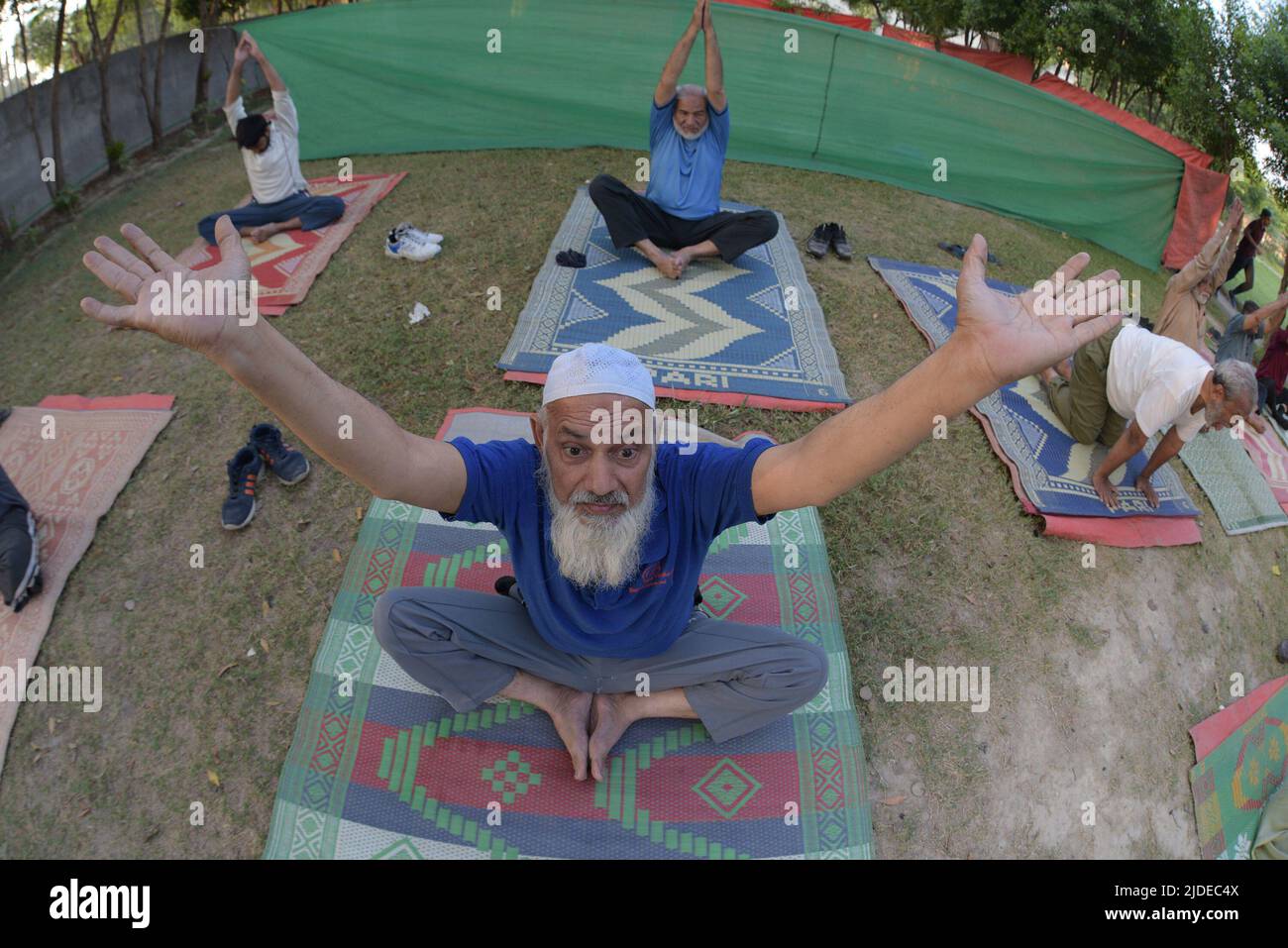 Lahore, Pakistan. 20th June, 2022. Pakistani people performing yoga ...