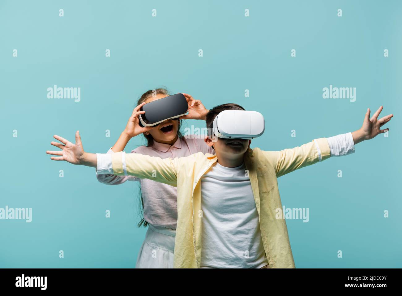 Children playing in vr game hi-res stock photography and images - Alamy