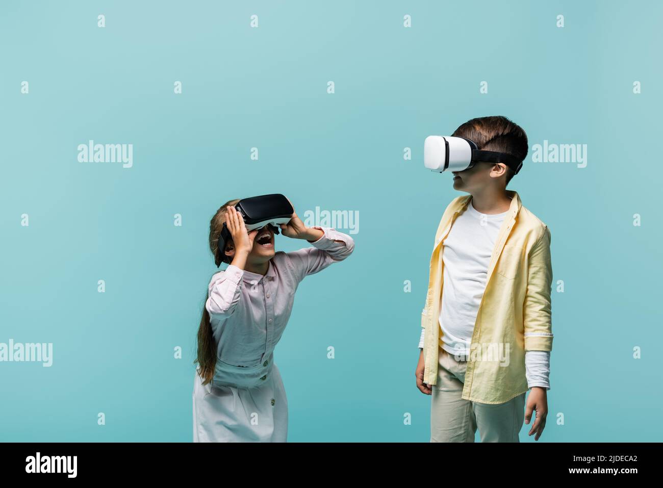 Children playing in vr game hi-res stock photography and images - Alamy