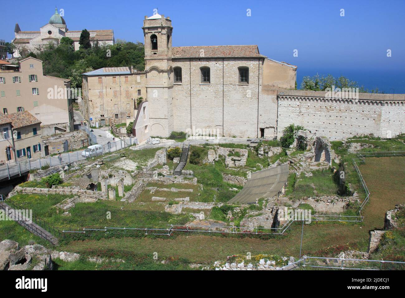 School of ancona hi-res stock photography and images - Alamy