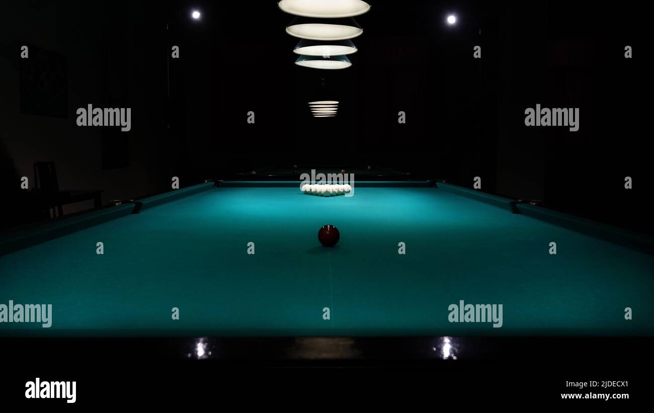 pool table with balls and cue Stock Photo - Alamy