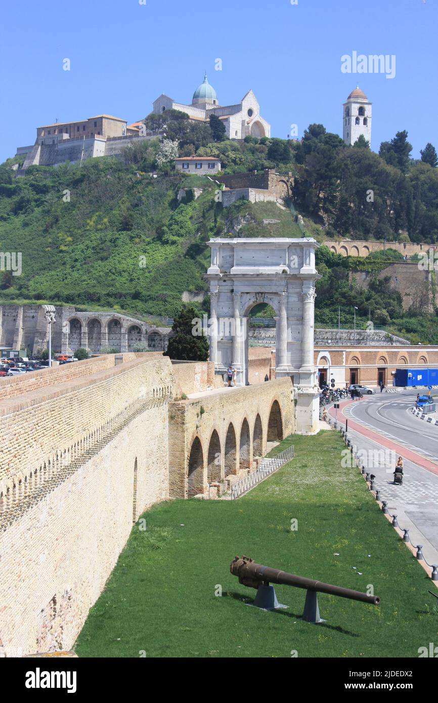 Triumphal arch of ancona hi-res stock photography and images - Alamy