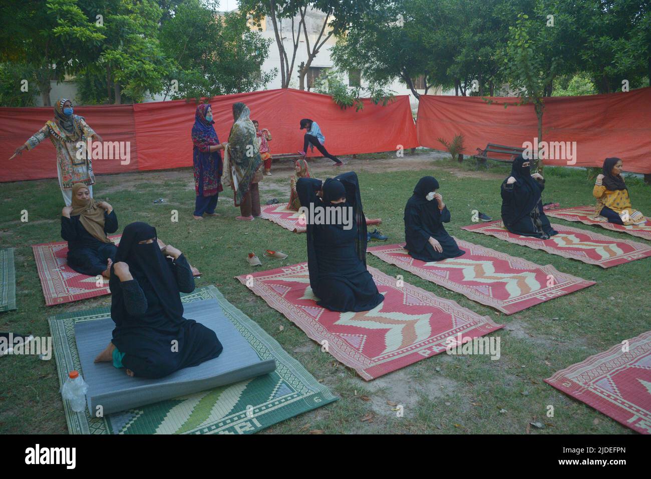 Lahore, Punjab, Pakistan. 20th June, 2022. Pakistani people performing ...