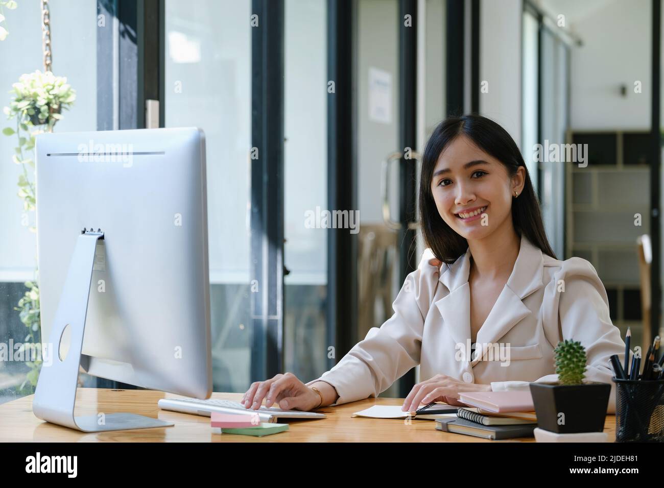 data analysis, budget calculation, research, risk management, portrait ...