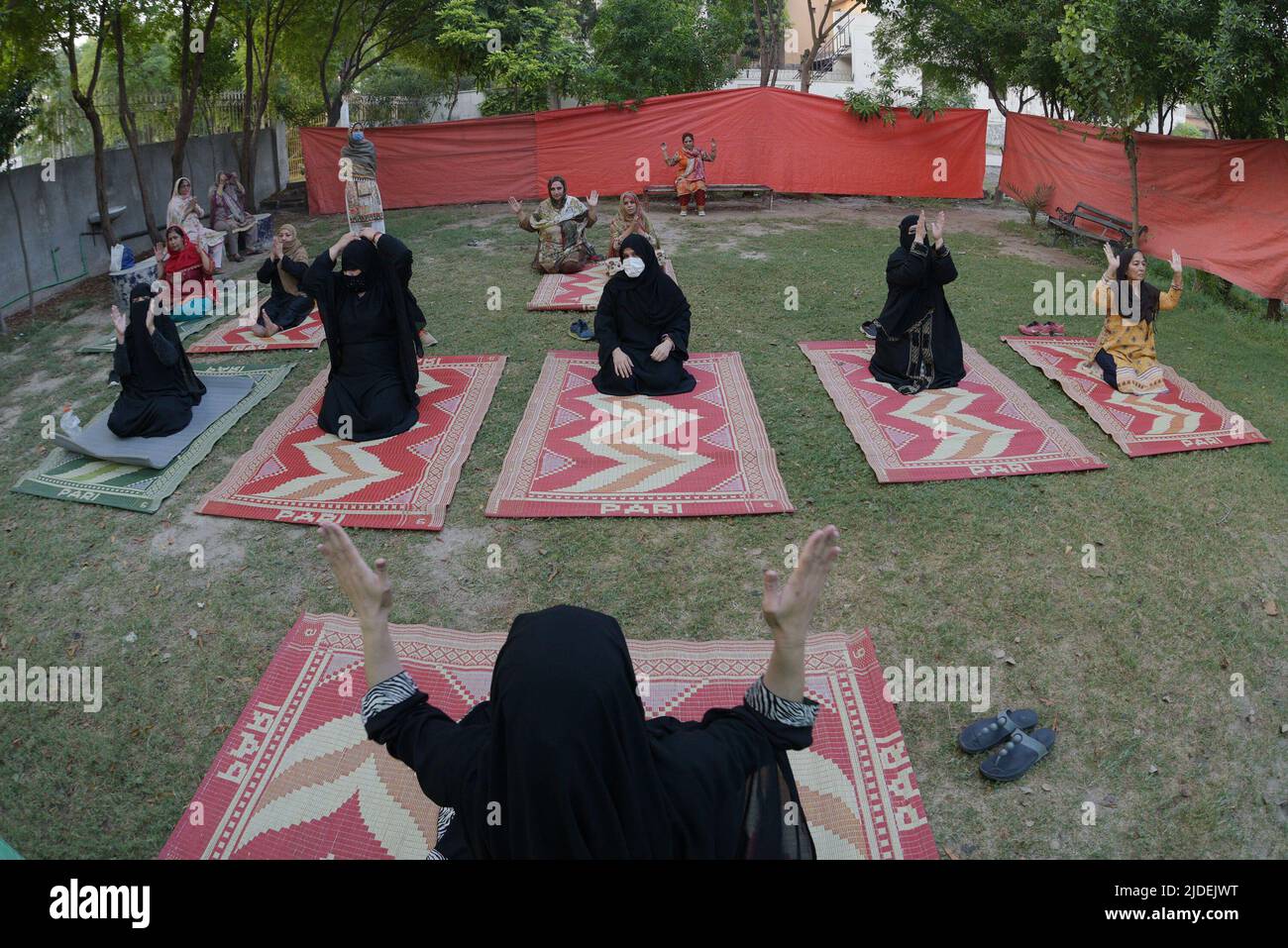 Lahore, Punjab, Pakistan. 20th June, 2022. Pakistani people performing ...