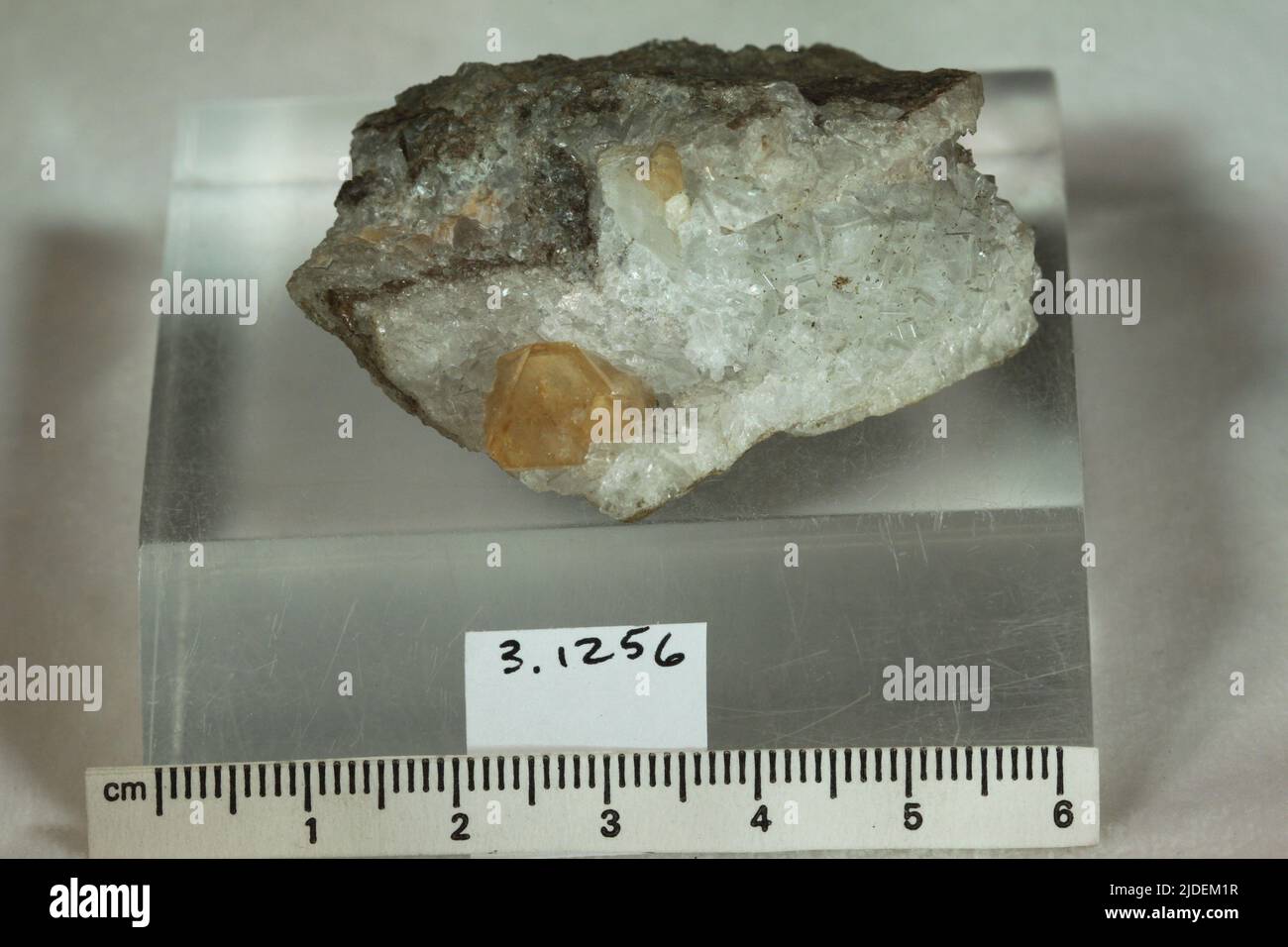 Scheelite tungsten ore hi-res stock photography and images - Alamy