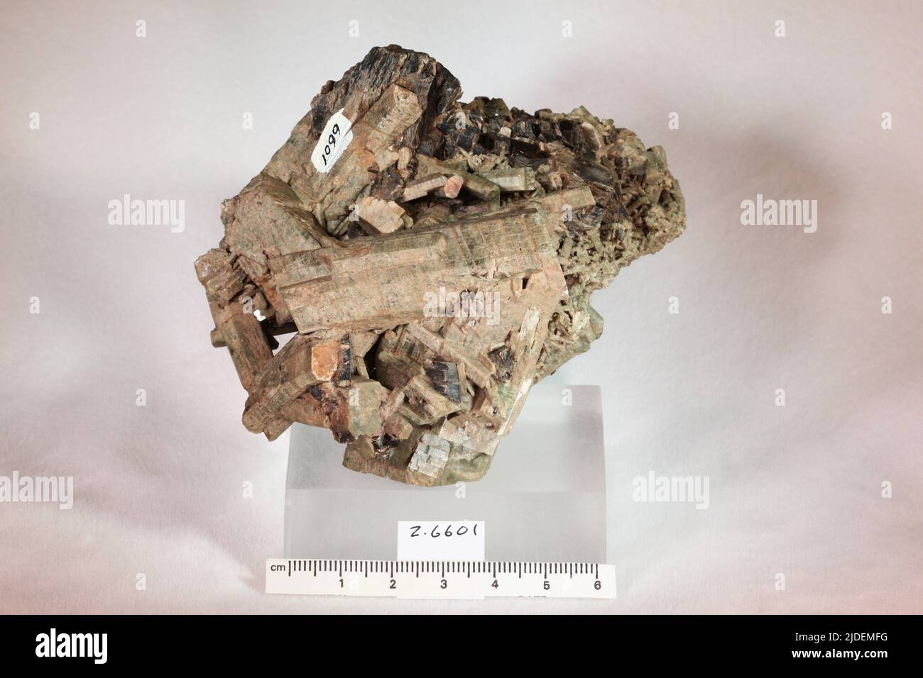 Pyroxene minerals hi-res stock photography and images - Alamy