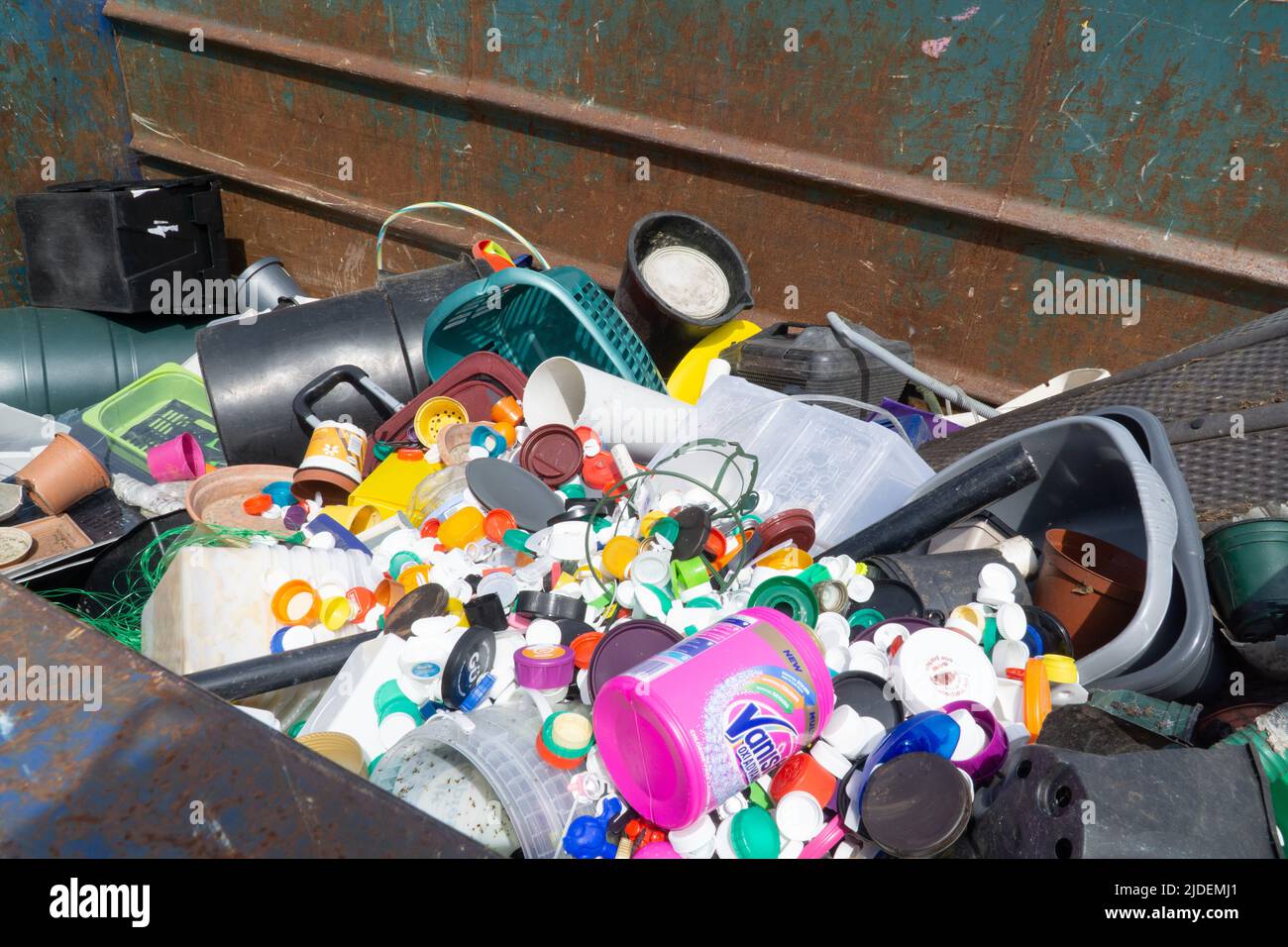 London, UK, 16 June 2022: In Lambeth, south London, a recycling centre ...