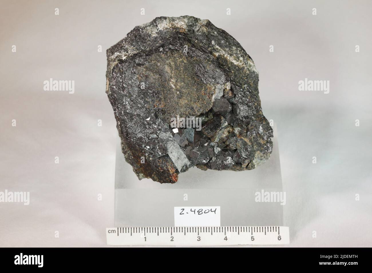 Chondrodite hi-res stock photography and images - Alamy