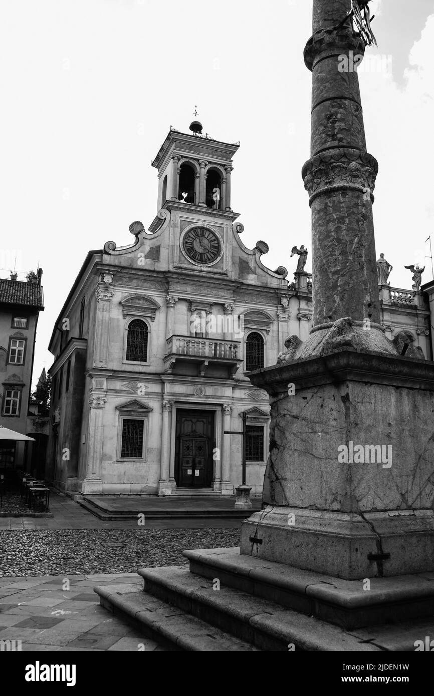 Centre of branch Black and White Stock Photos & Images - Alamy
