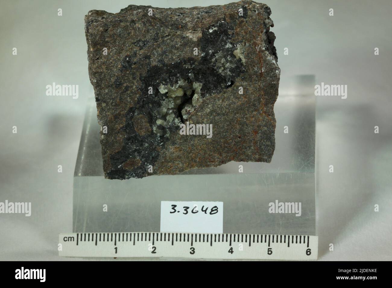 Scheelite tungsten ore hi-res stock photography and images - Alamy