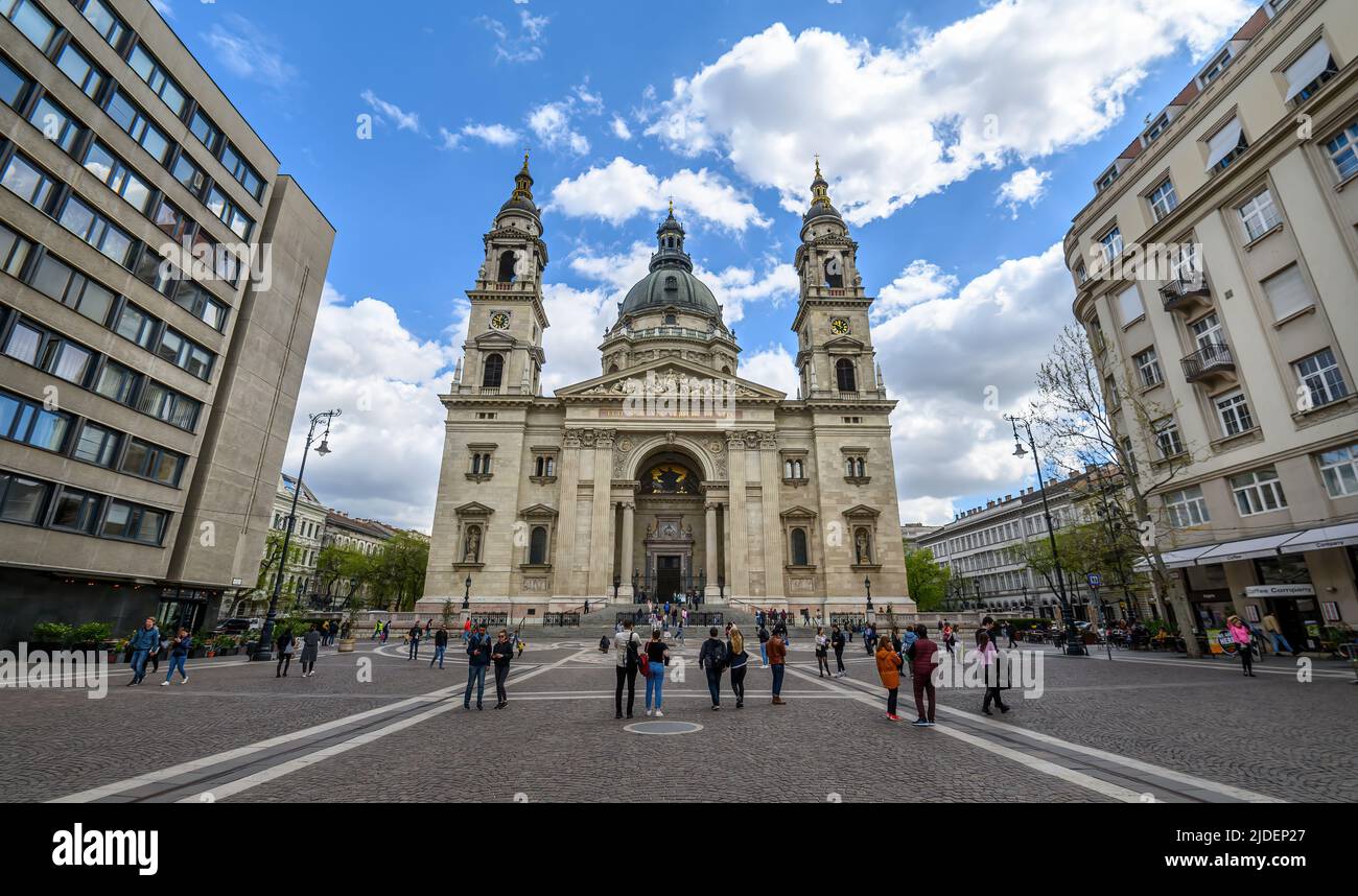 Budapest cathedral hi-res stock photography and images - Alamy