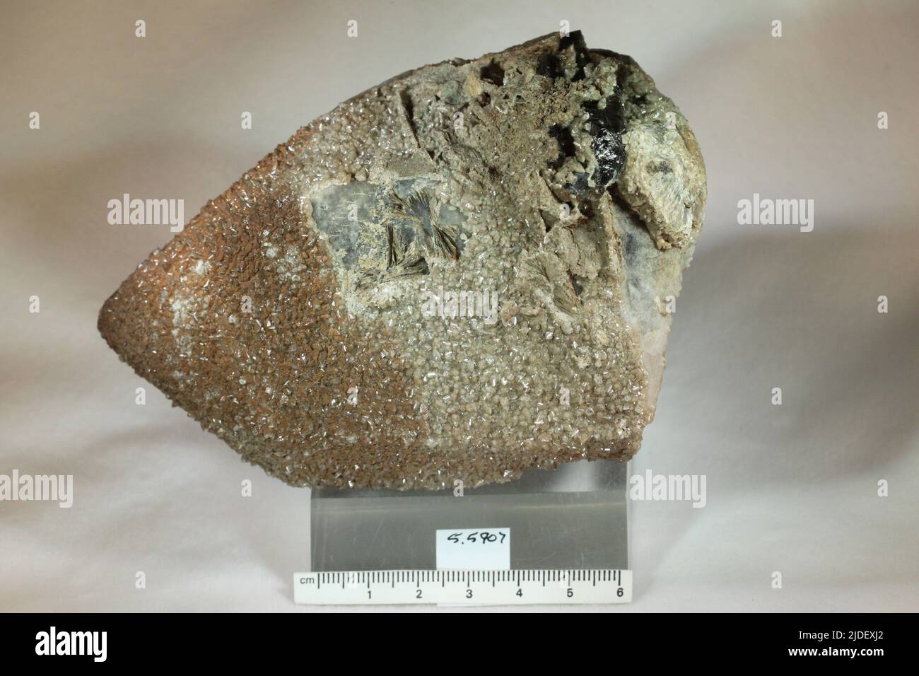 Scheelite tungsten ore hi-res stock photography and images - Alamy