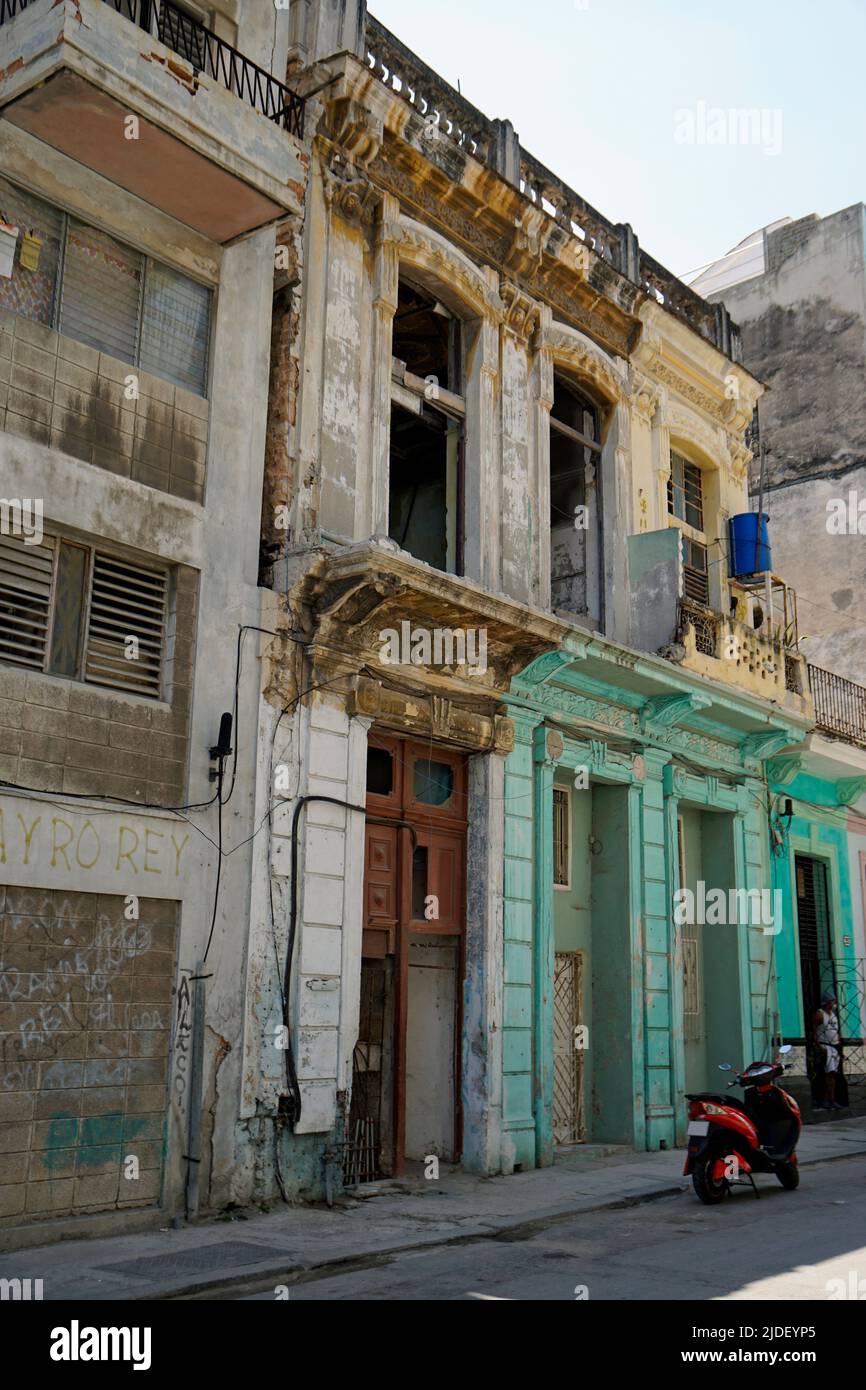 colorful run down houses in havana Stock Photo - Alamy