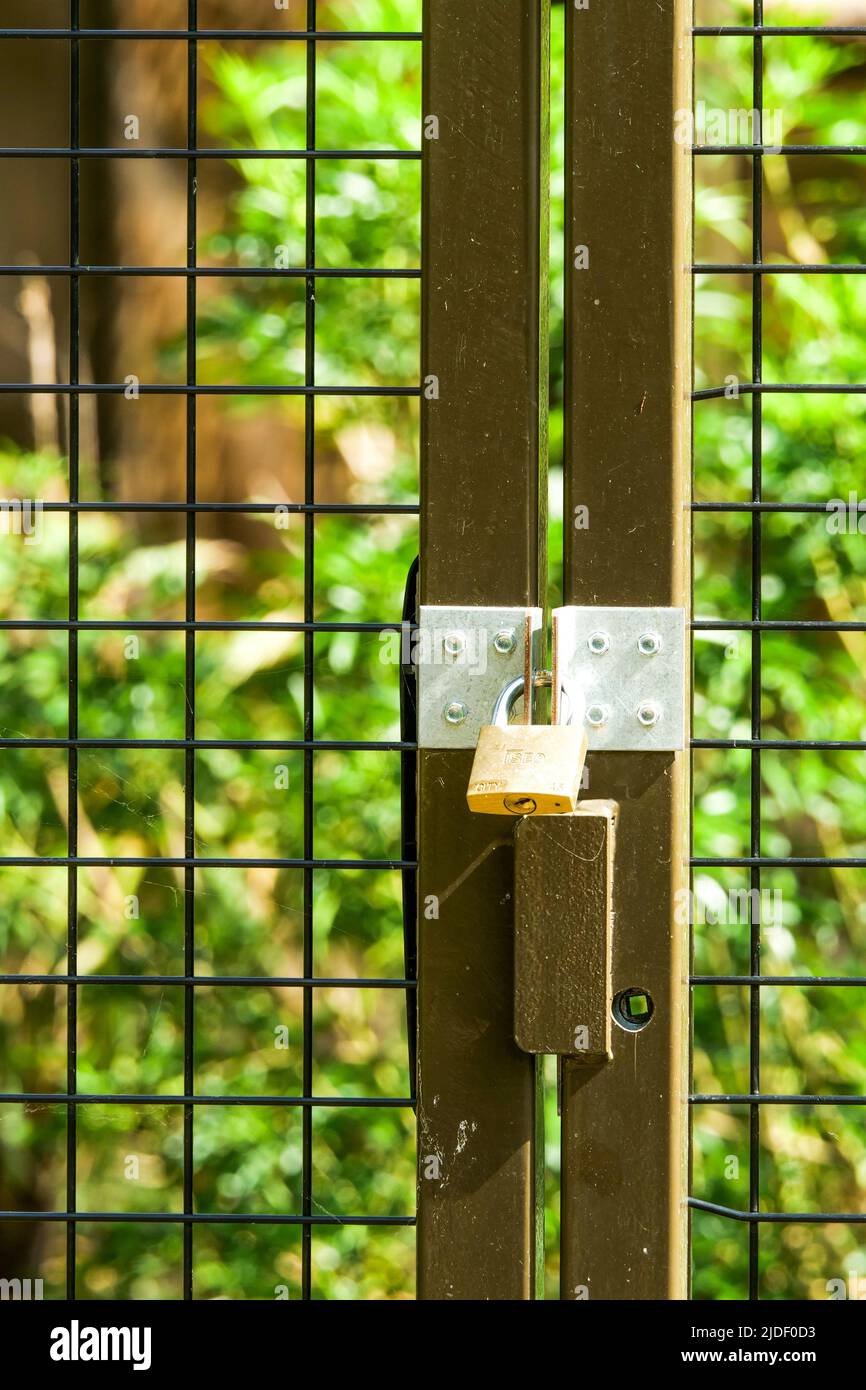 Animals cages, Tête d'Or Park, Lyon, France Stock Photo - Alamy