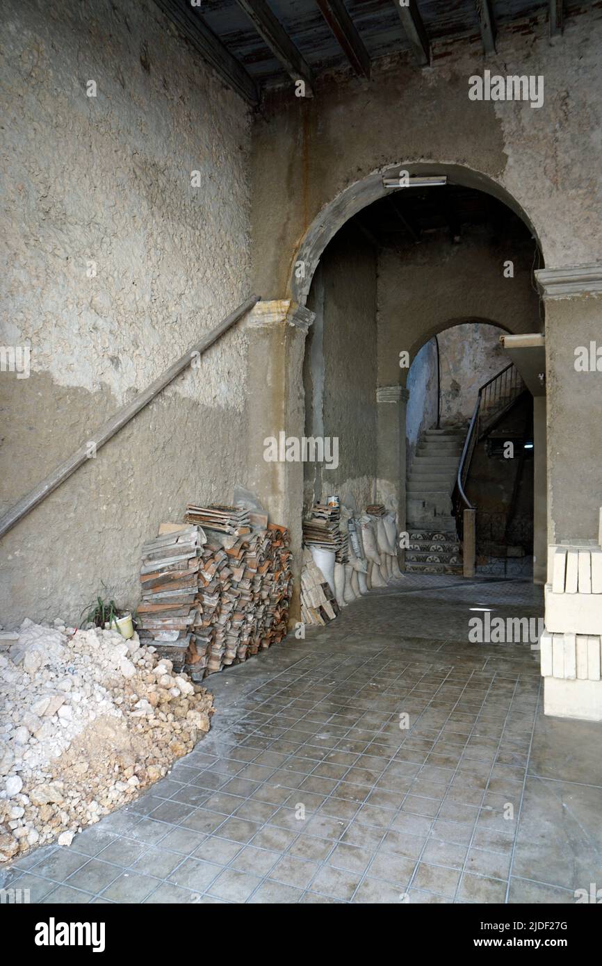 old run down houses in the streets of matanzas on cuba Stock Photo - Alamy