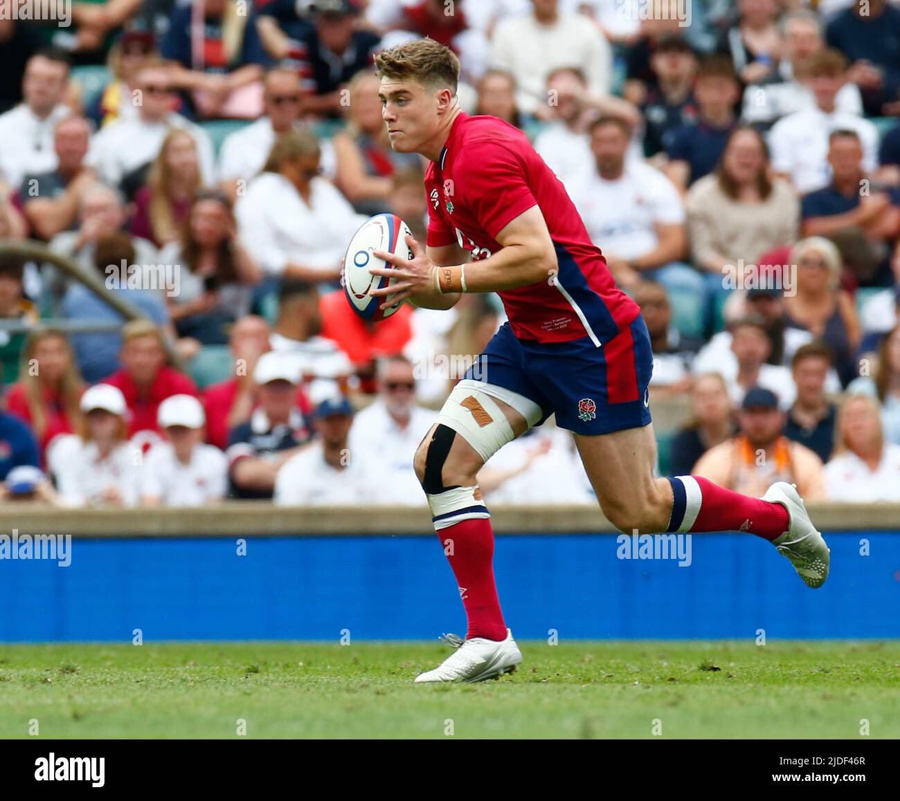 Tommy freeman of northampton saints hi-res stock photography and images ...