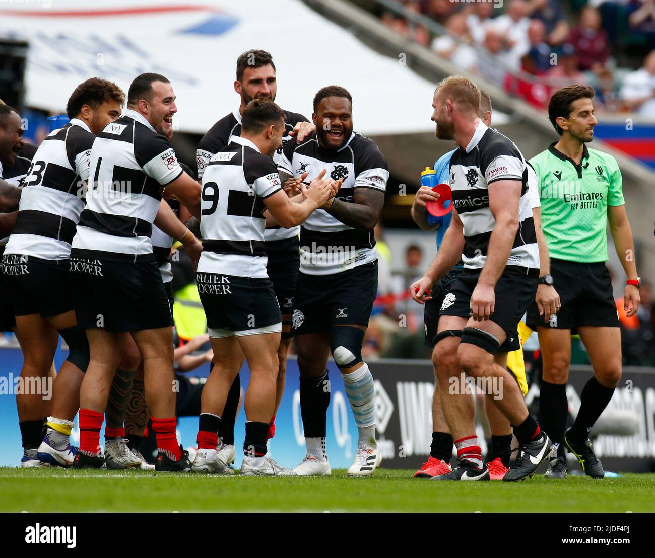 LONDON ENGLAND - JUNE 19 : Barbarians players Applause Men of the Match ...
