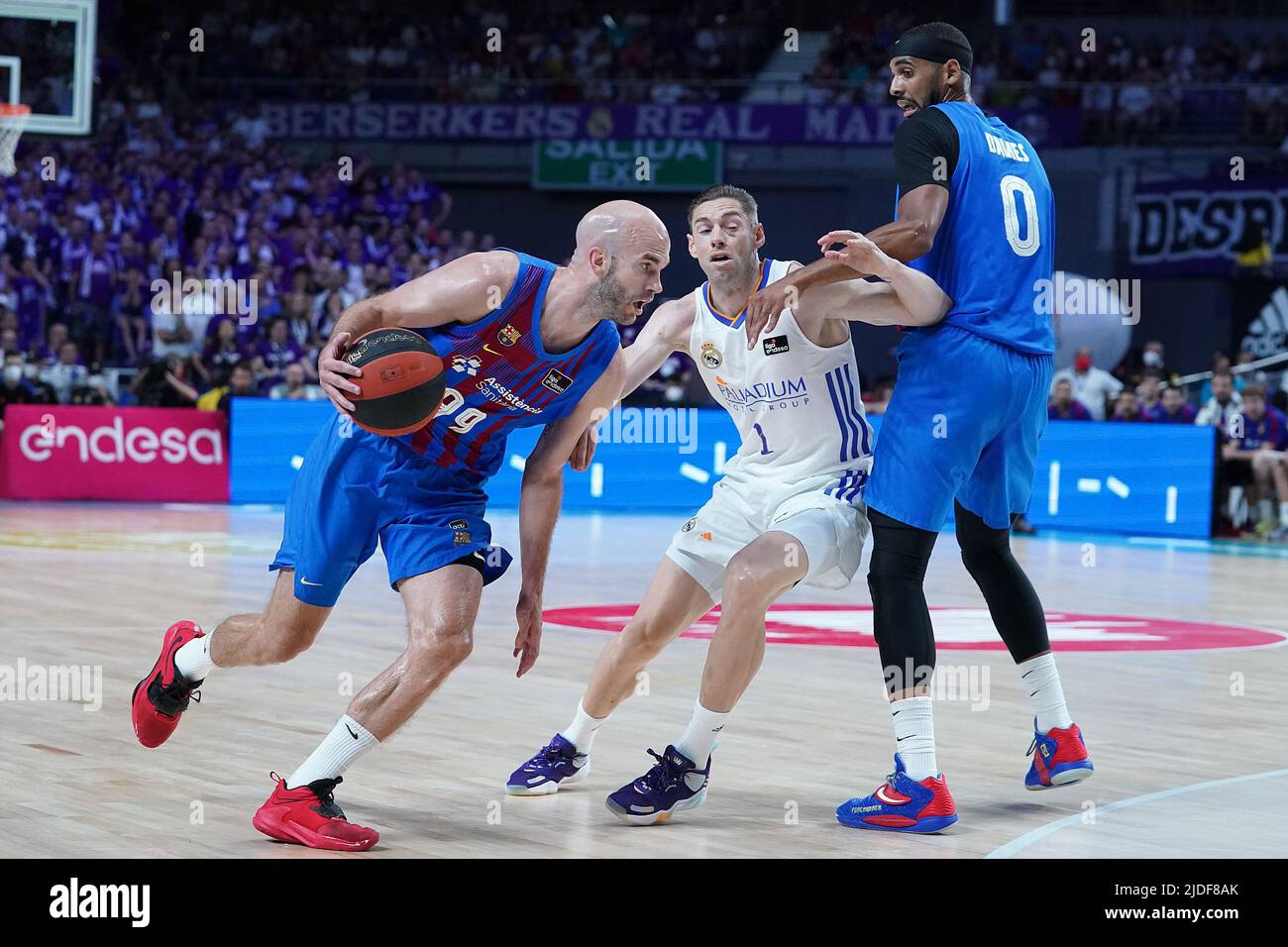 Real Madrid Baloncesto's Fabien Causeur (c) and FC Barcelona's Nick ...
