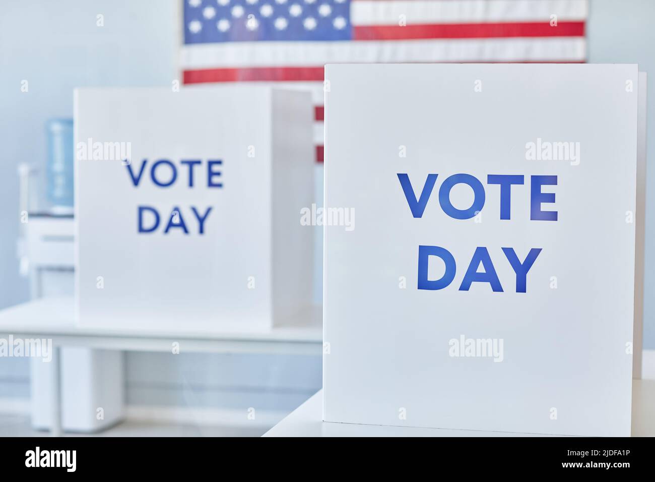 Us voting booths hi-res stock photography and images - Alamy