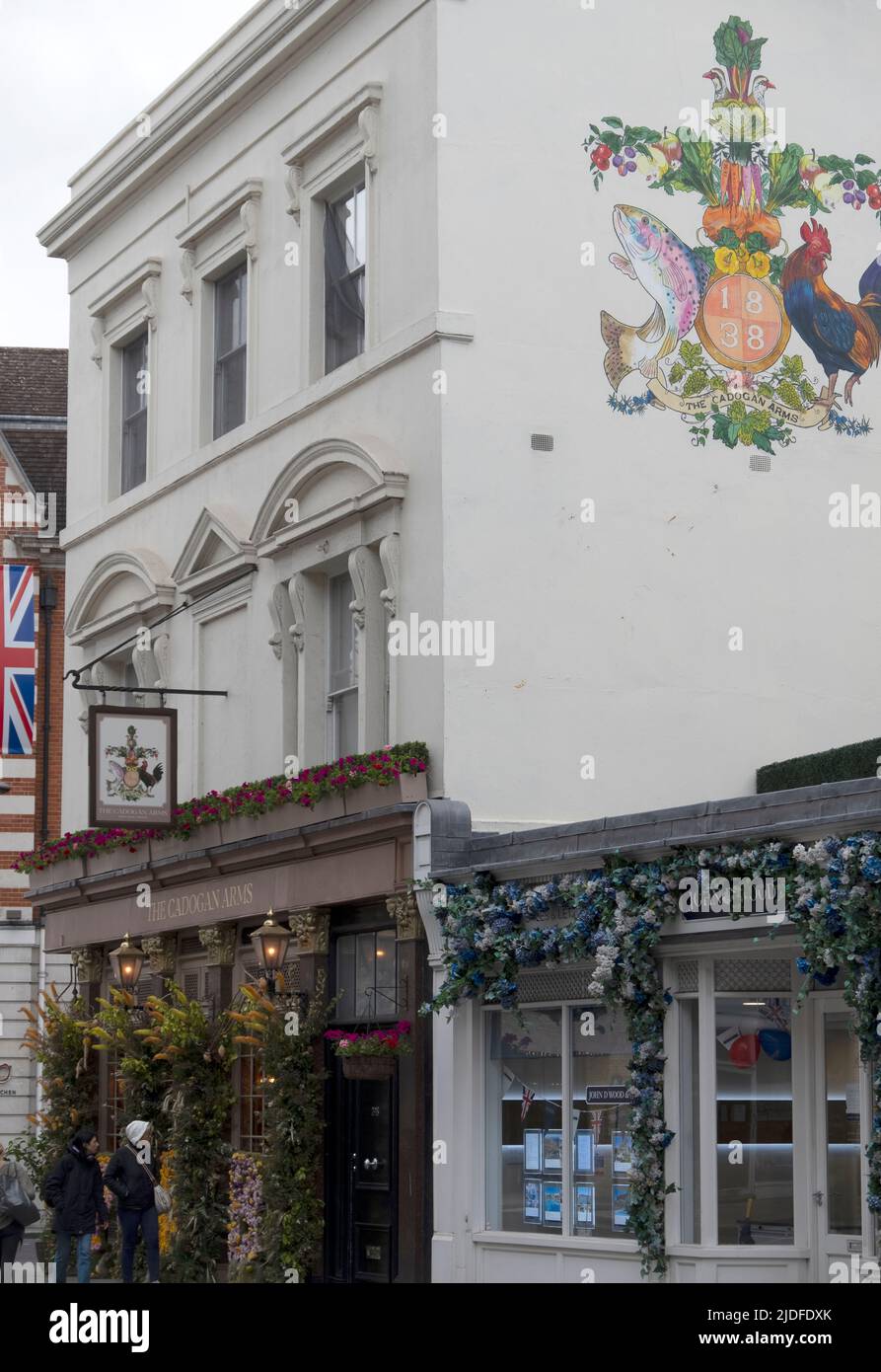 The Chelsea Potter a traditional British pub on the Kings Road London ...