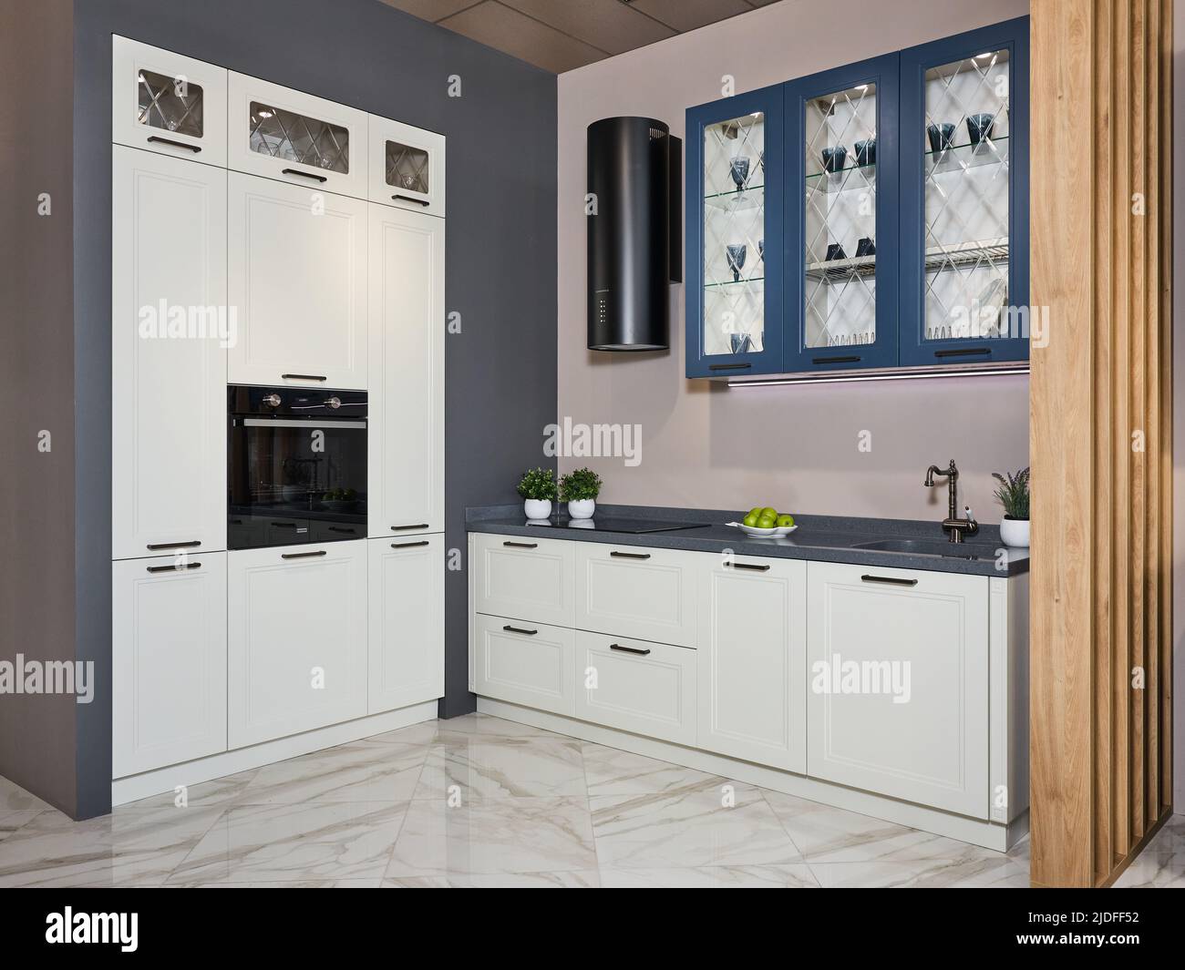 Promotional photograph of a kitchen using flash Stock Photo - Alamy