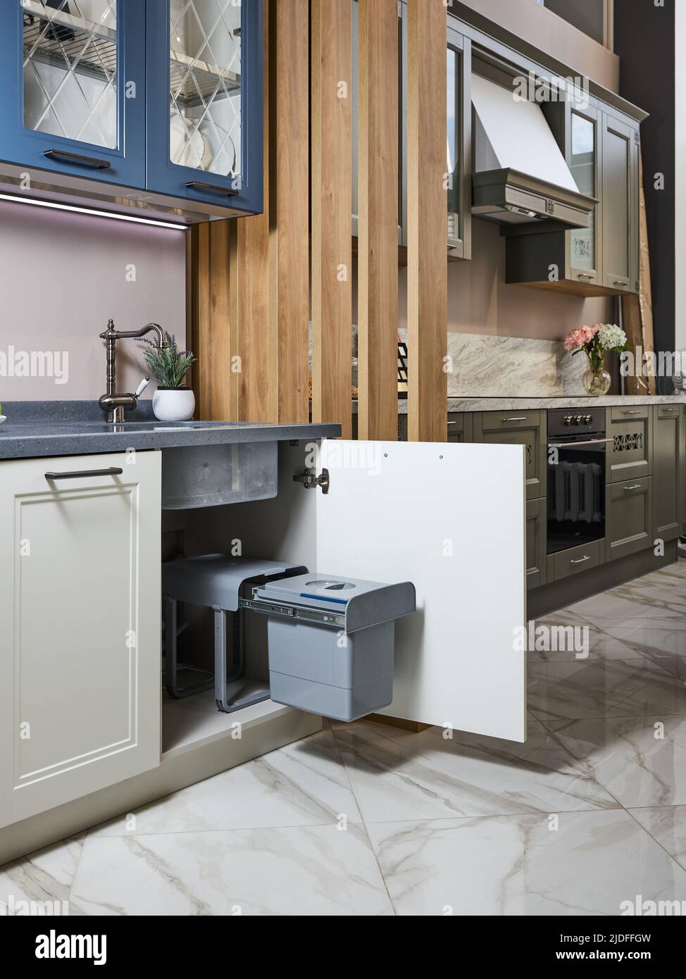 Promotional photograph of a kitchen using flash Stock Photo - Alamy