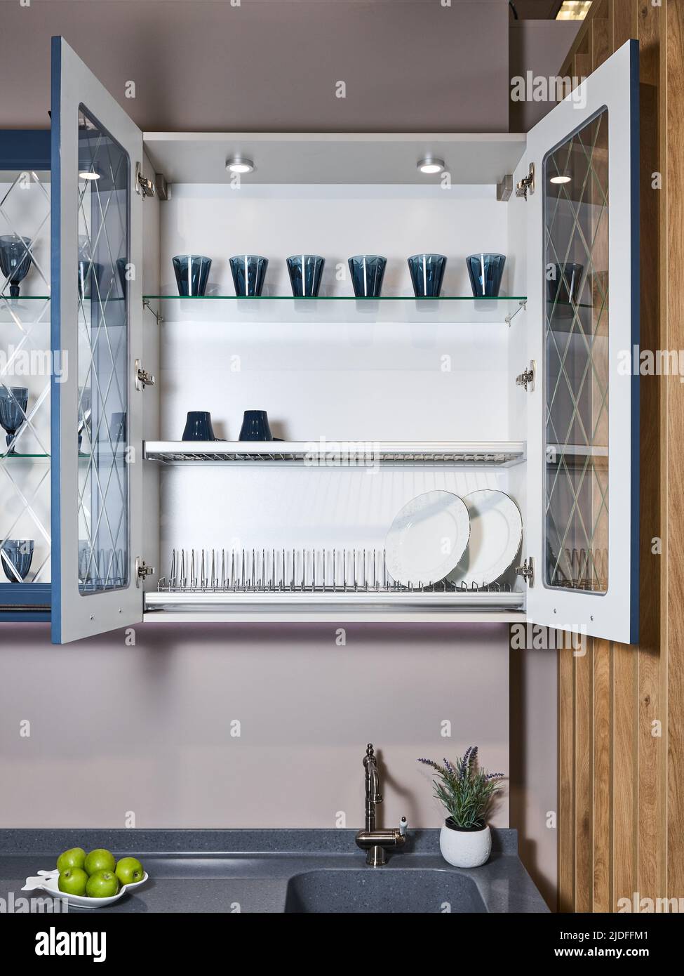 Promotional photograph of a kitchen using flash Stock Photo - Alamy