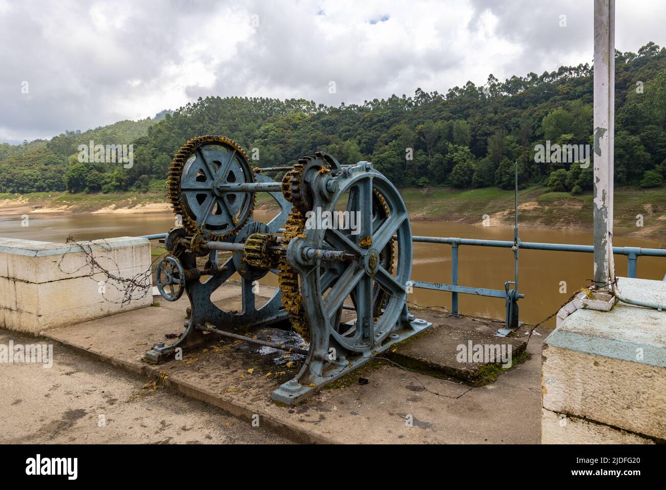 Sluice winding gear hi-res stock photography and images - Alamy
