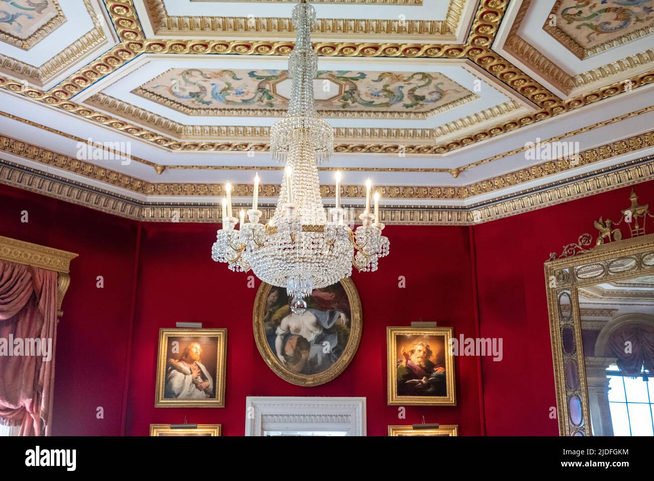 Gilded interior home hi-res stock photography and images - Alamy