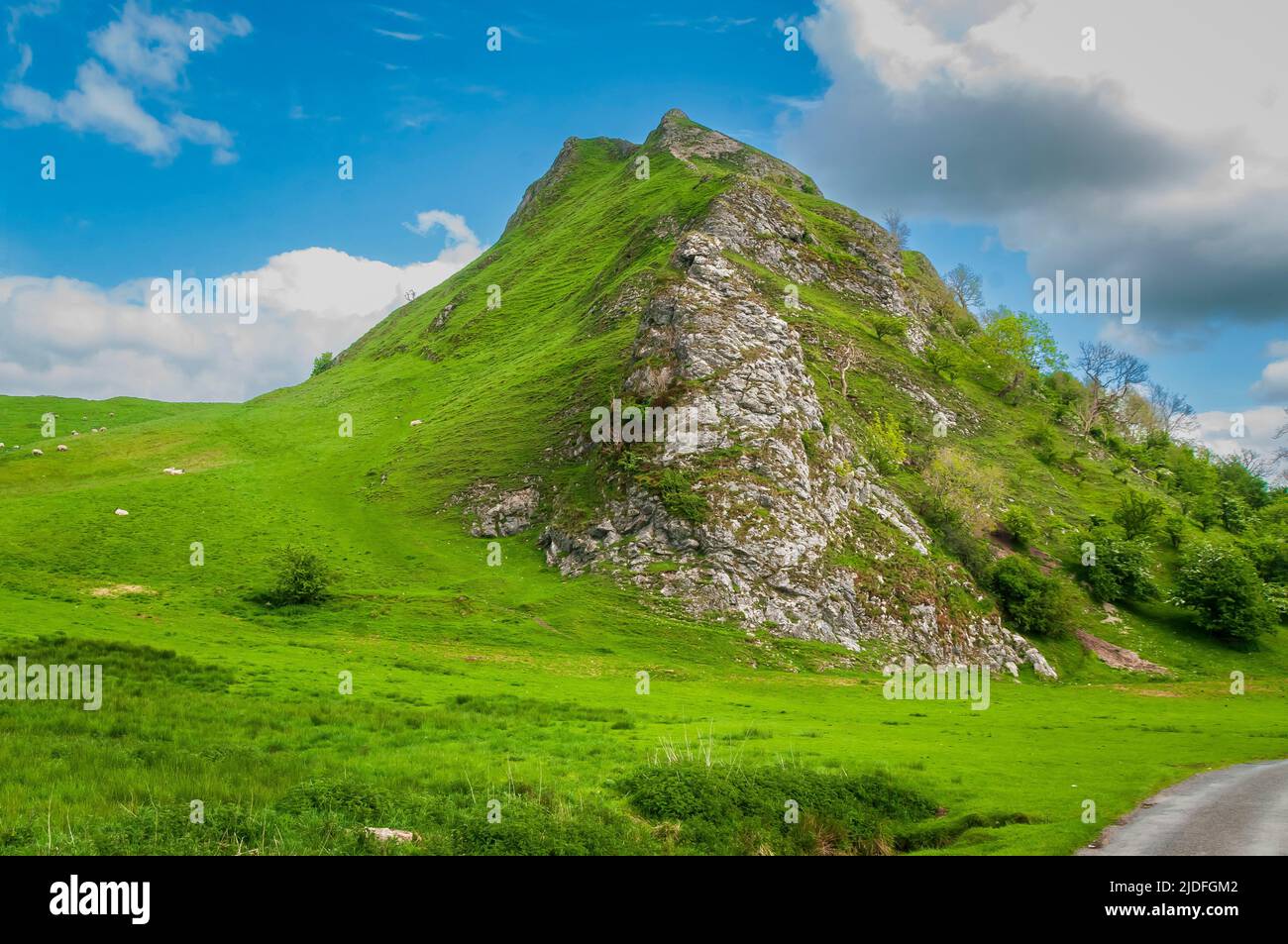 The sharp-edged reef-knoll limestone ridge of Parkhouse Hill in bright ...