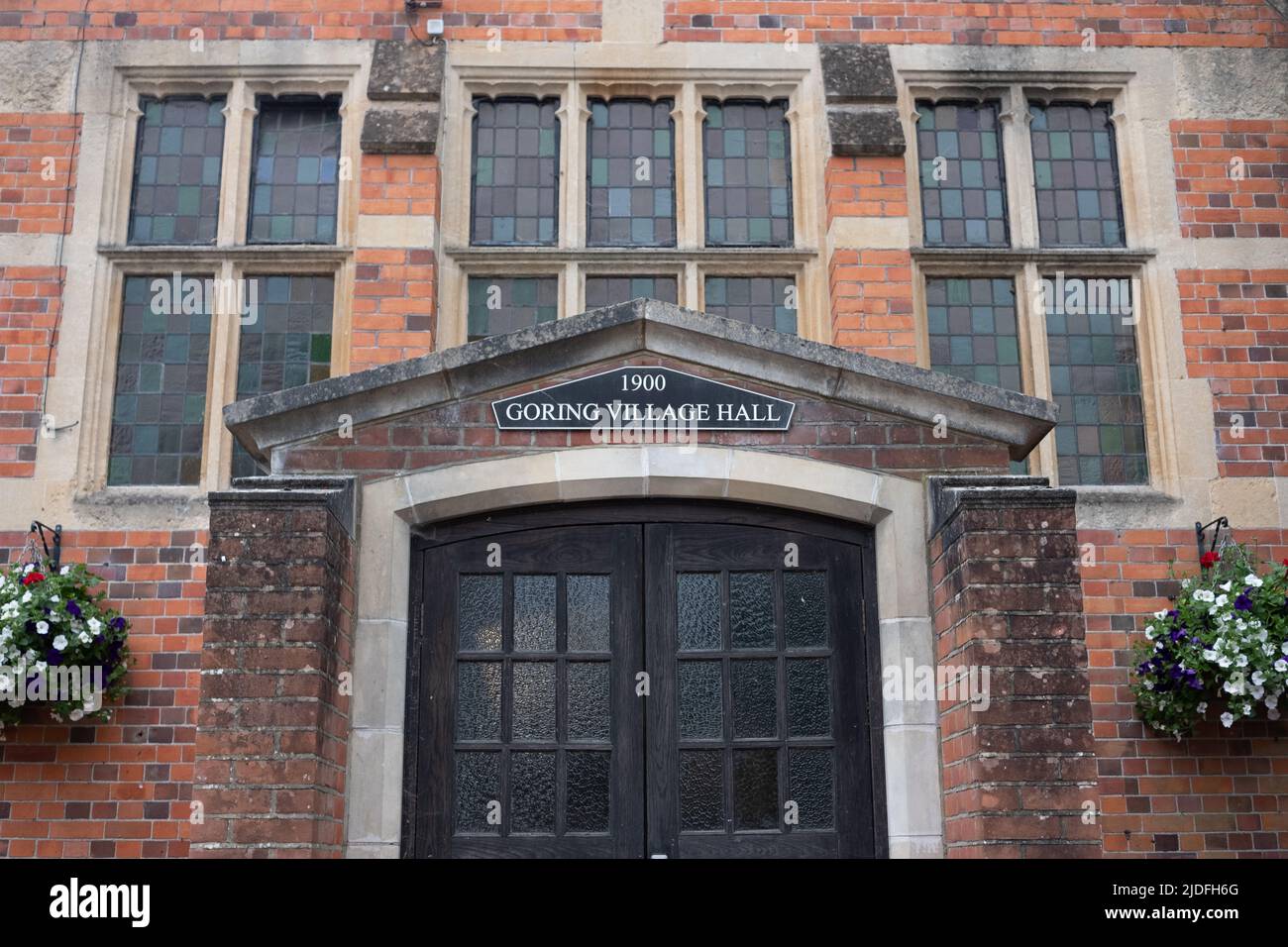 Goring village hi-res stock photography and images - Alamy