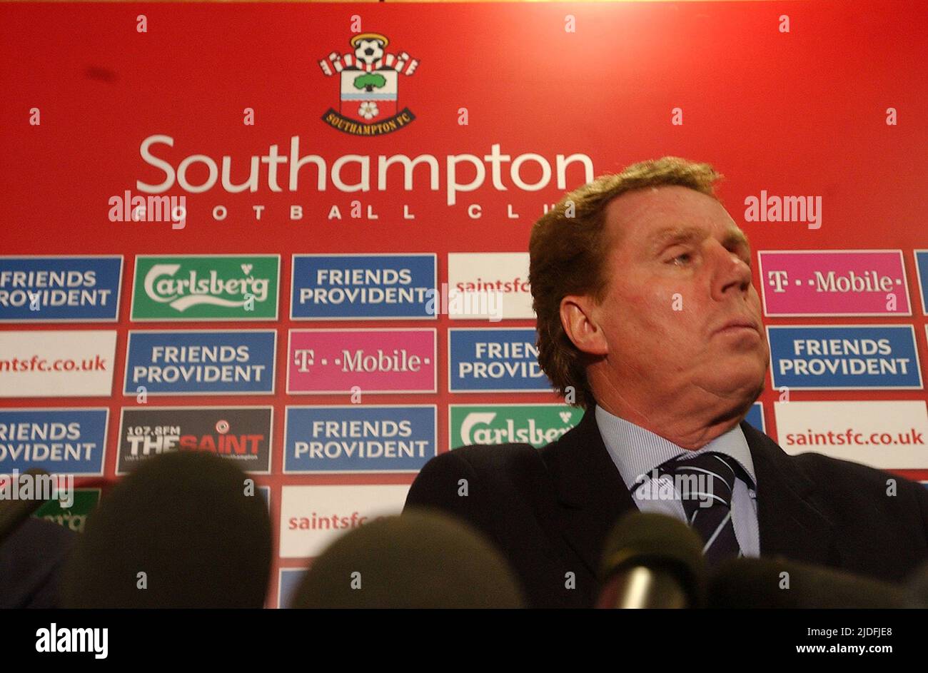 HARRY REDKNAPP JOINS SOUTHAMPTON PIC MIKE WALKER, 2004 Stock Photo - Alamy