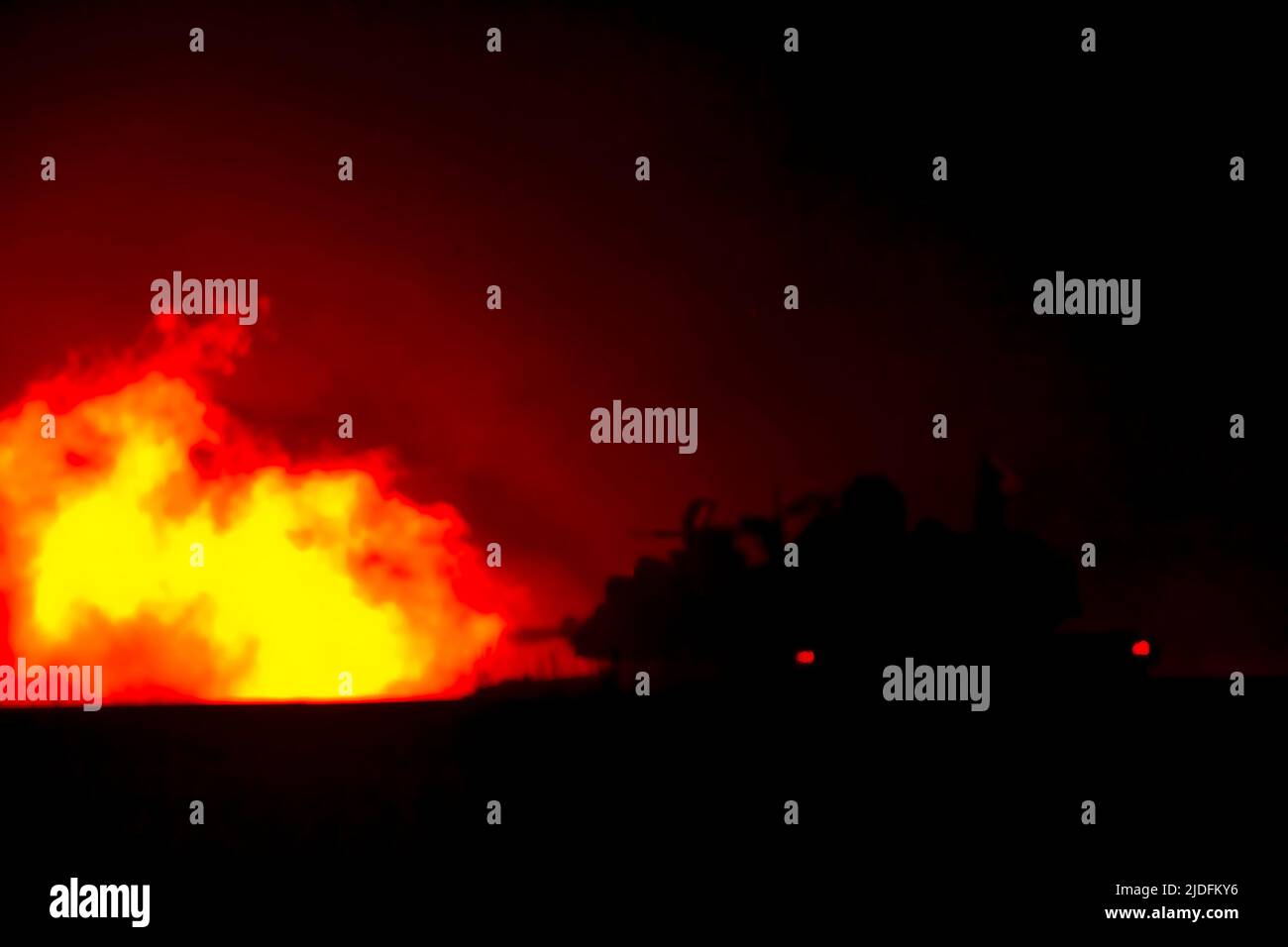 M1a2 abrams tank night hi-res stock photography and images - Alamy