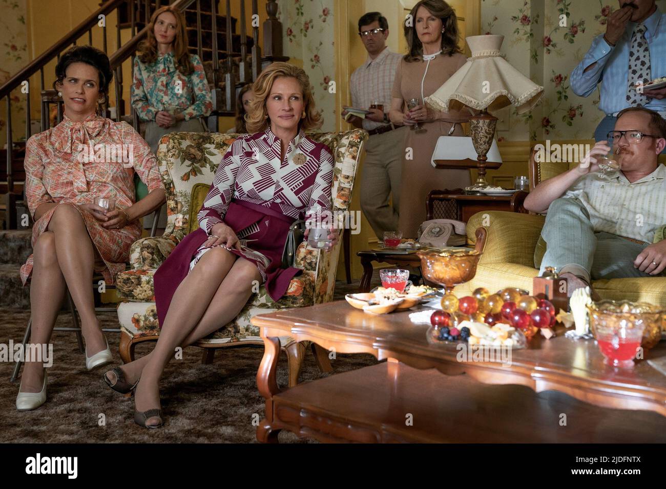 GASLIT, Amy Landecker as Lurleen Landry (left), Julia Roberts as Martha ...