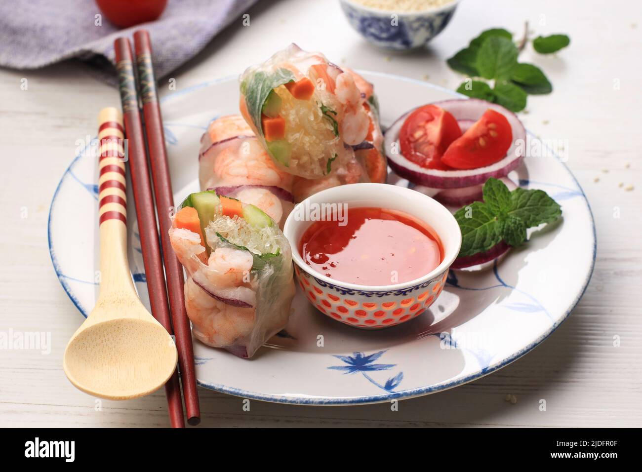 Vietnamese Food : Vietnam Spring Roll made from Boiled Shrimp, Carrots ...