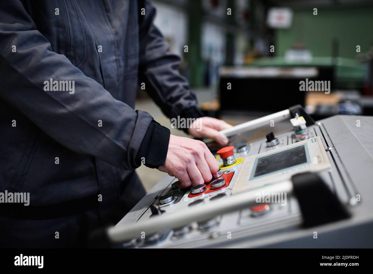 Machine operator factory hi-res stock photography and images - Alamy