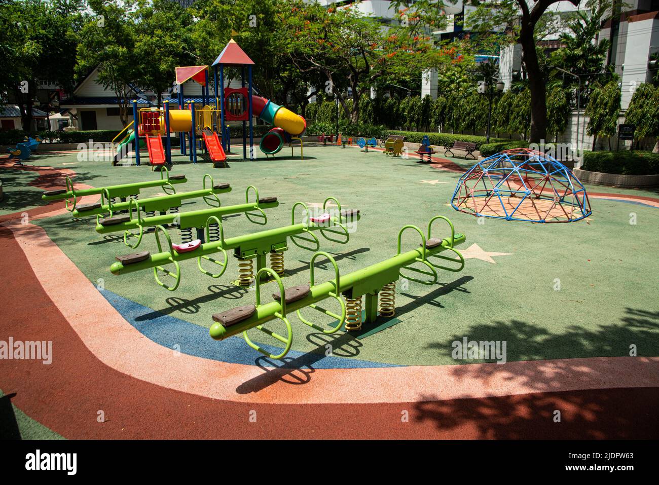 Tipping machine up and down vertically for children in the public park ...