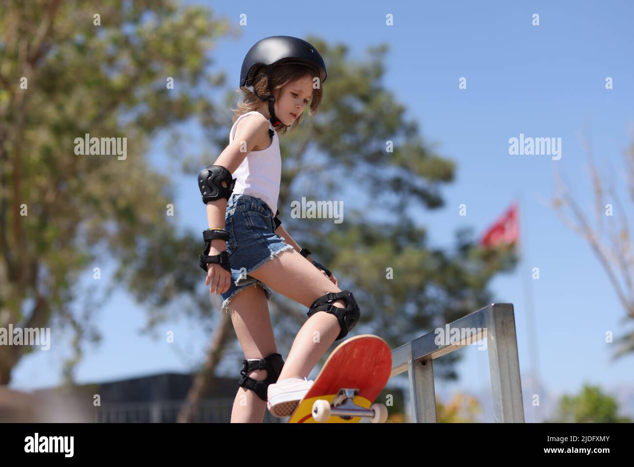 Teenager girl skateboard helmet hi-res stock photography and images - Alamy