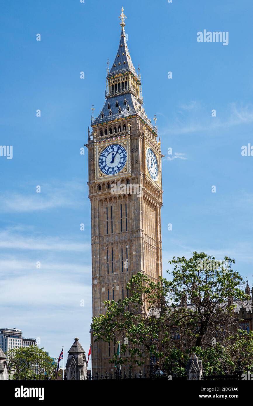 Elizabeth tower clock face hi-res stock photography and images - Alamy