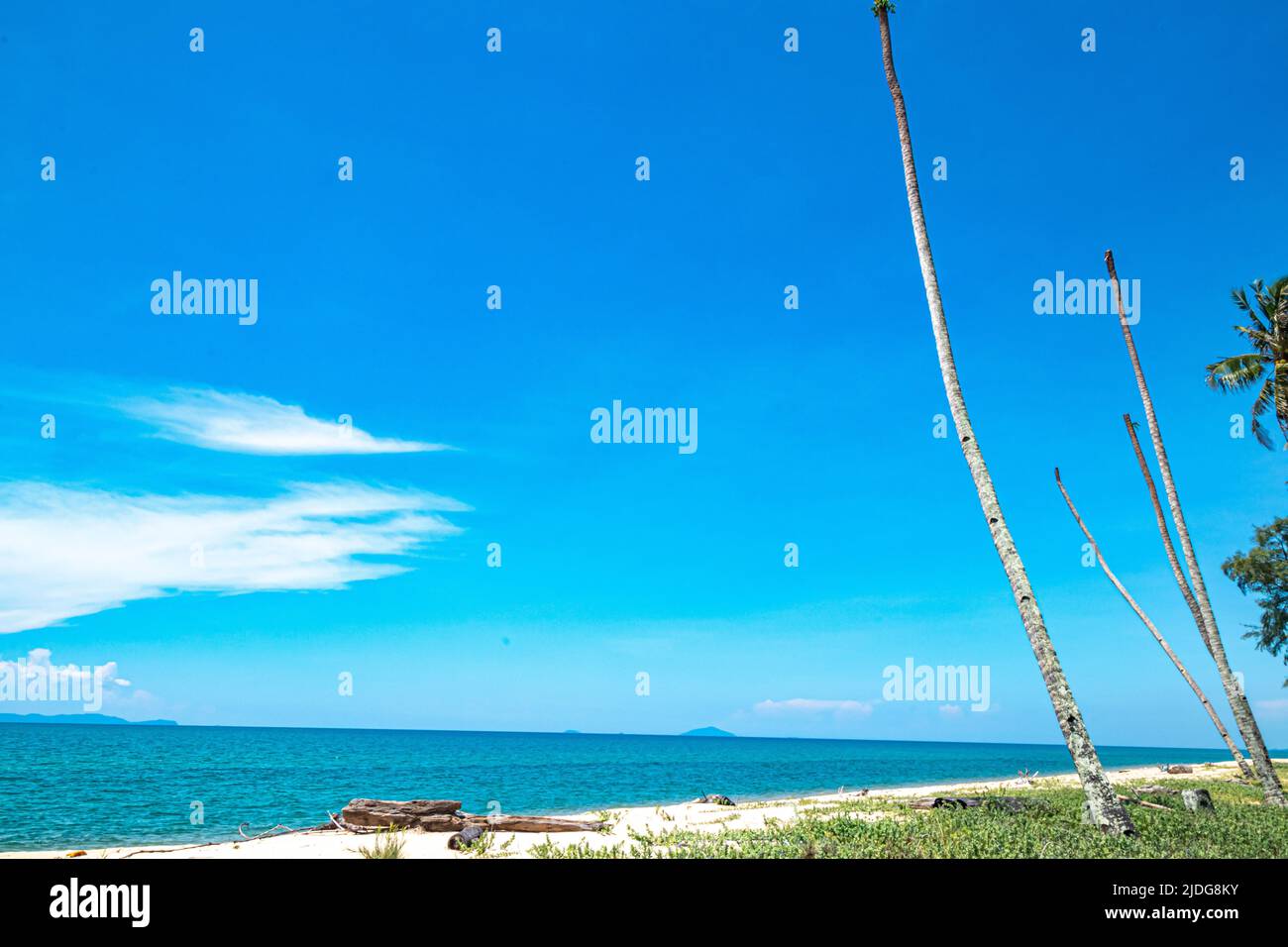 The view of Pantai Mangkuk Beach in Setiu District of Terengganu ...
