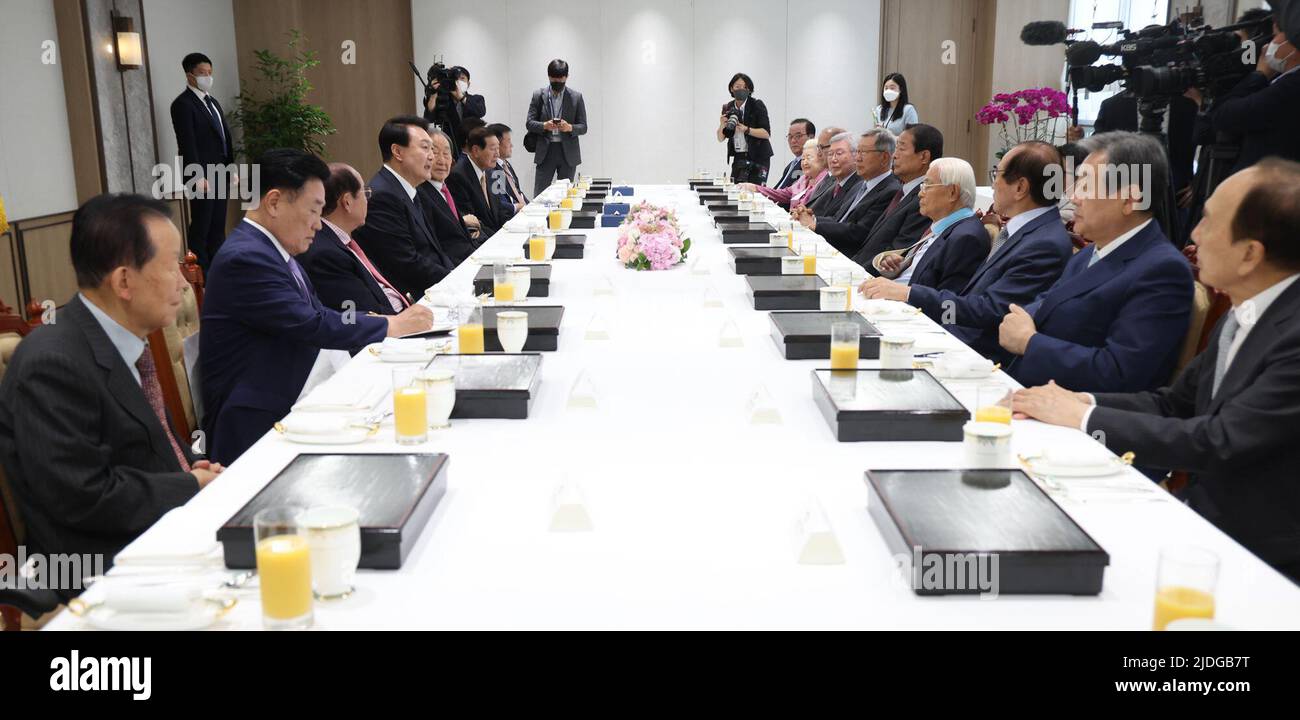 21st June, 2022. Yoon meets ruling party's advisory group President ...